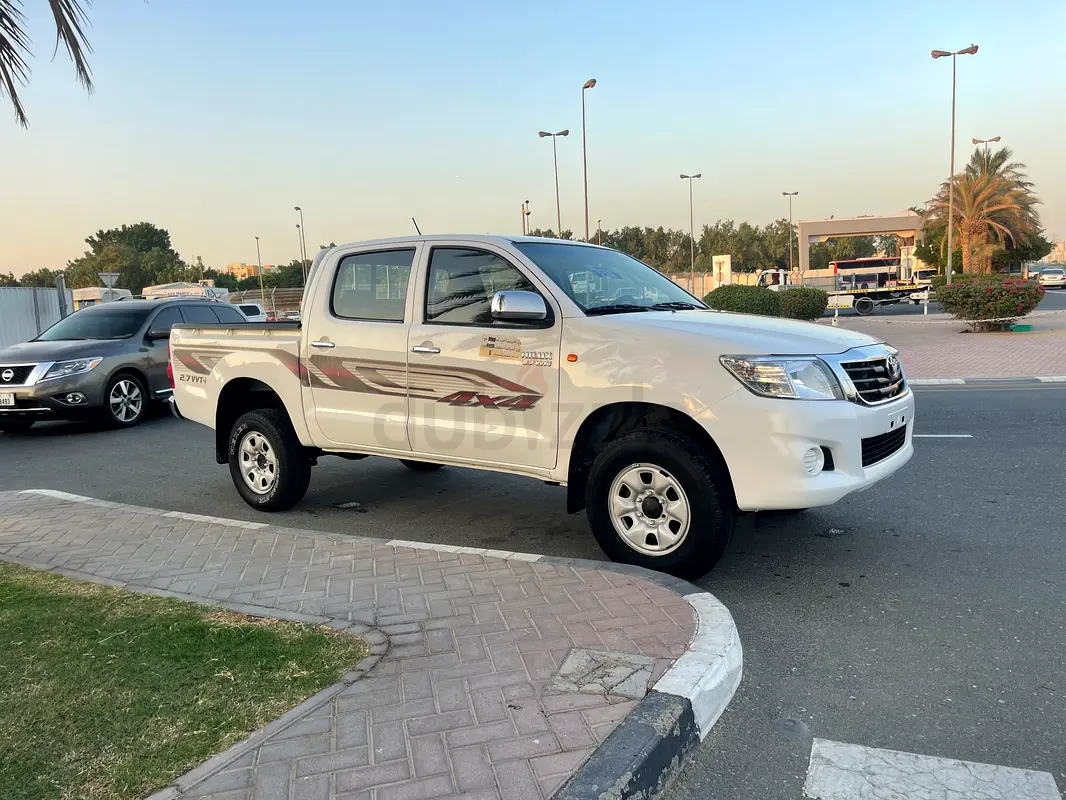 TOYOTA HILUX 2.7L 4X4 2012 | dubizzle