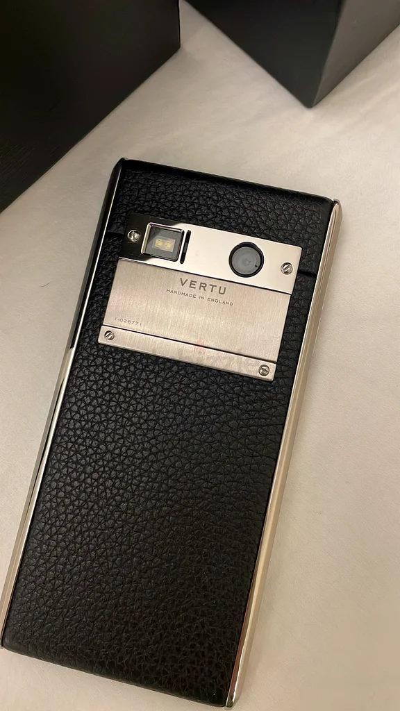 Mobile vertu model 2017.. in best price لن يتم الرد علي العروض الأقل من ...