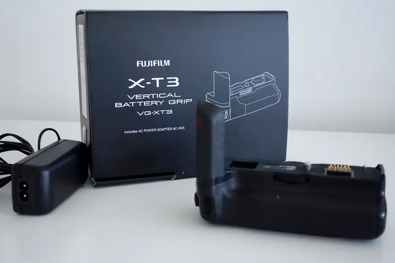 FUJIFILM-XT-3 VERTICAL BATTERY GRIP-VG-XT3 | dubizzle