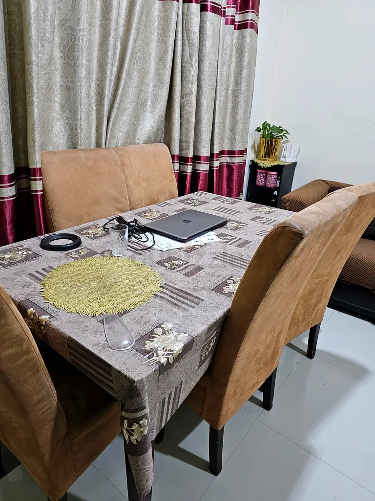 6 seater Dining Table | dubizzle