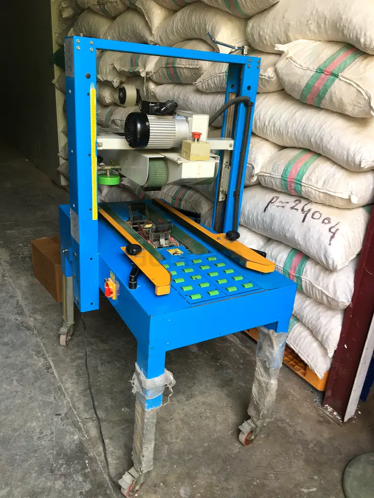 Semi Automatic Box Taping Machine | dubizzle