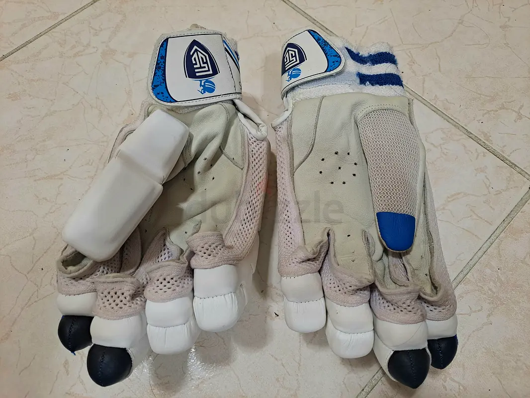 Excellent Cricket Gloves | dubizzle
