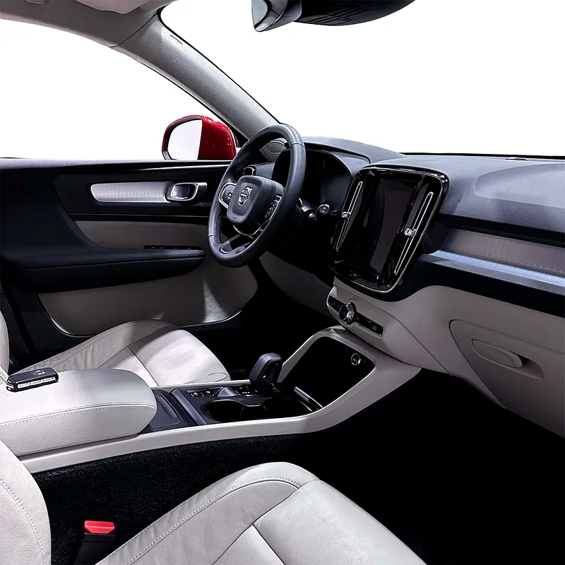 2022 Volvo XC40 T4 • R Design • GCC • Jan 2025 Volvo Warranty • Full Volvo Service History ...