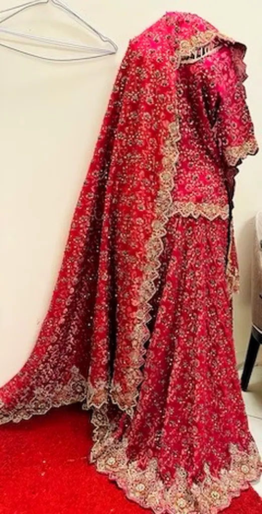 Banarasi full hand zari dabka work lahenga bit used size medium to ...
