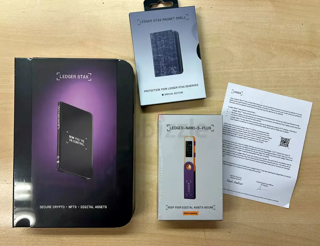 Ledger Stax Limited Edition Shell + ledger Nano S-Plus retro | dubizzle