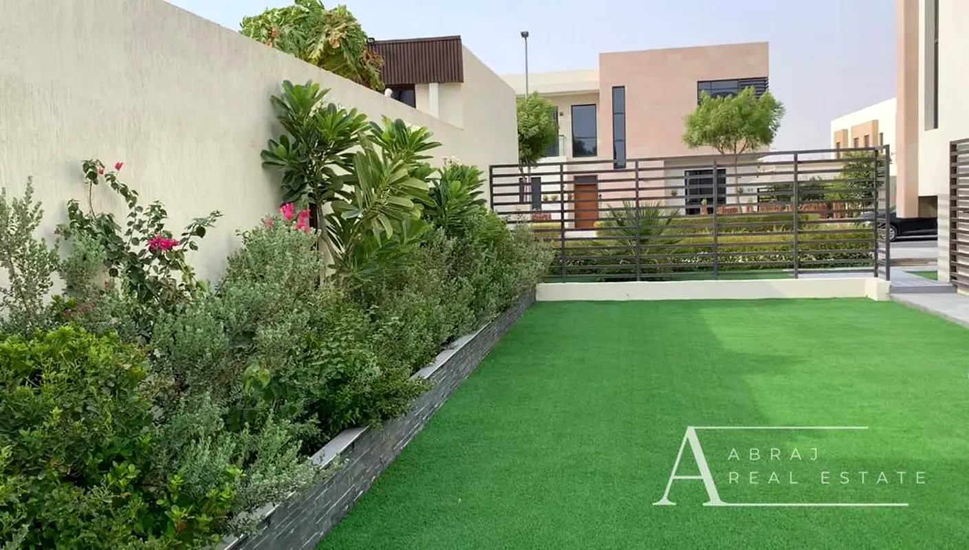 Villa: Luxury Villa | Strategic Location | Resale | dubizzle Sharjah