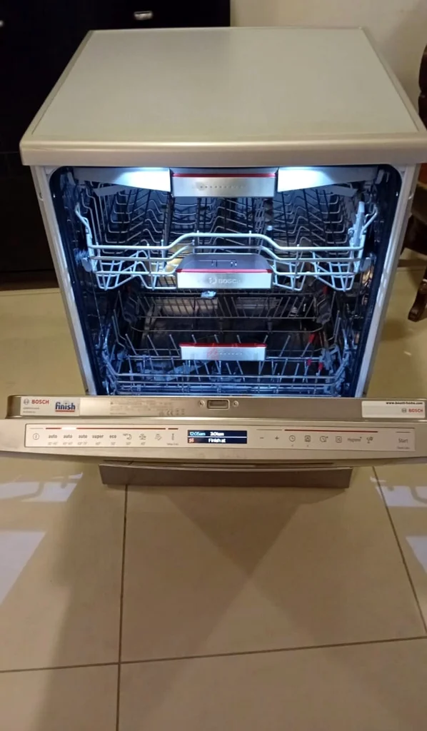 Bosch series 8 Three rack dishwasher latest model | dubizzle