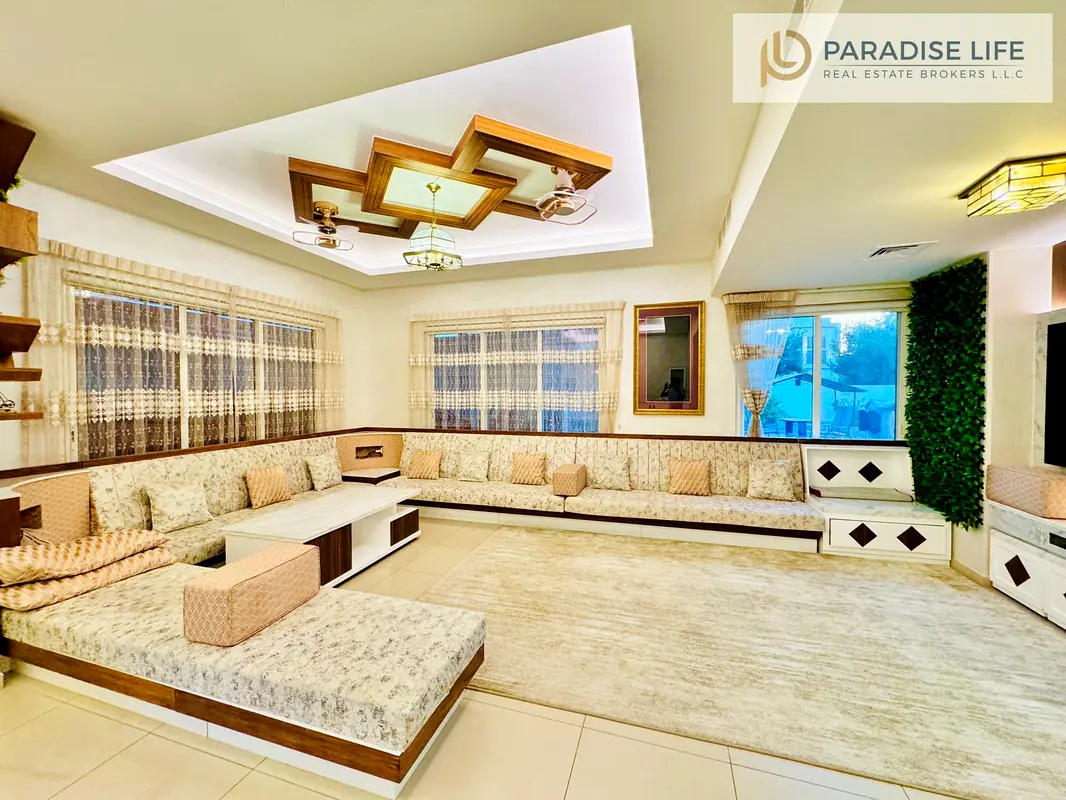 Villa: 5 Bedroom villa | community large unit | 2 Park Near | Corner Unit | dubizzle Dubai