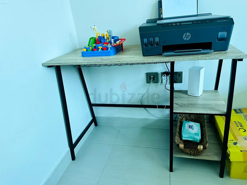 Study table with chair - Pan emirates | dubizzle