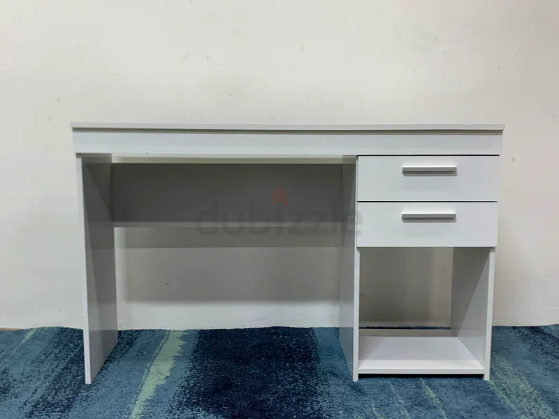 White Study table | dubizzle