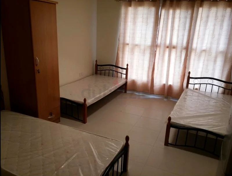 Apartment: Karama... Walkable to burjuman metro..... One bed available ...