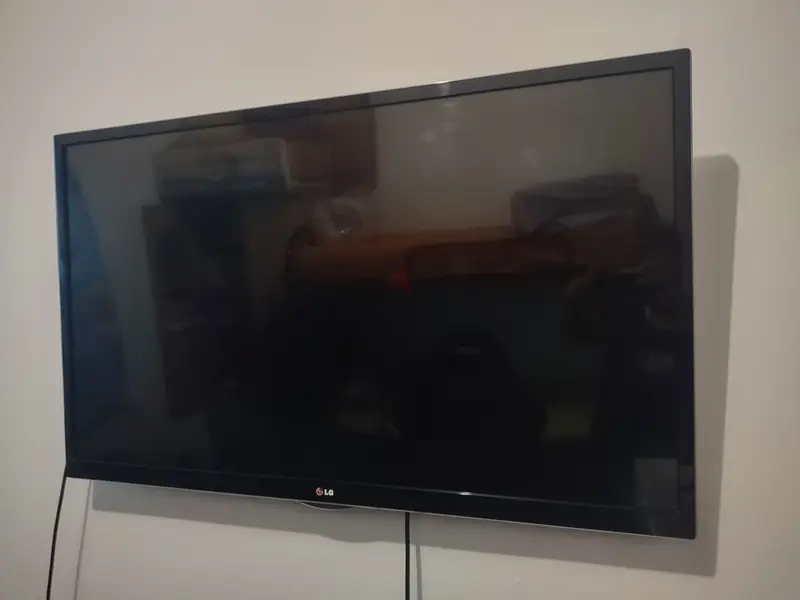 LG 3D SMART TV - 42 inch - 1080p resolution with Chromecast | dubizzle