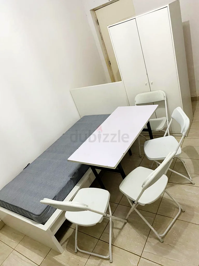 Dubizzle table store