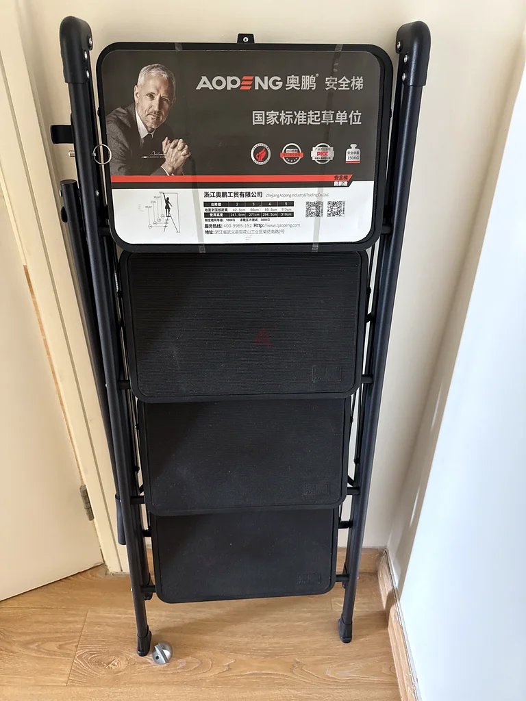 4 steps foldable steel ladder- handle foldable | dubizzle