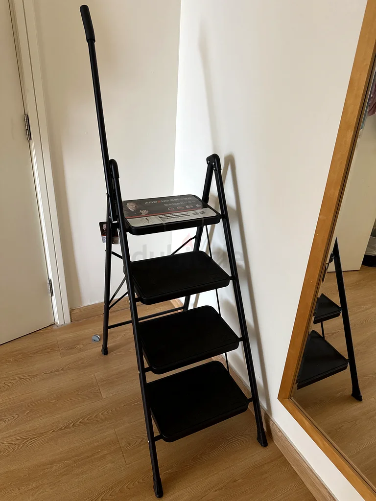 4 steps foldable steel ladder- handle foldable | dubizzle
