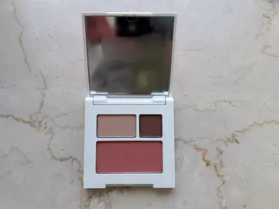 Classifieds: ‘CLINIQUE’ ROUGE BLUSHER POWDER AND EYE SHADOW | dubizzle ...