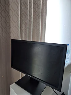 Dell 24-inch LED Monitor - Sleek Design, Superb Clarity! | dubizzle