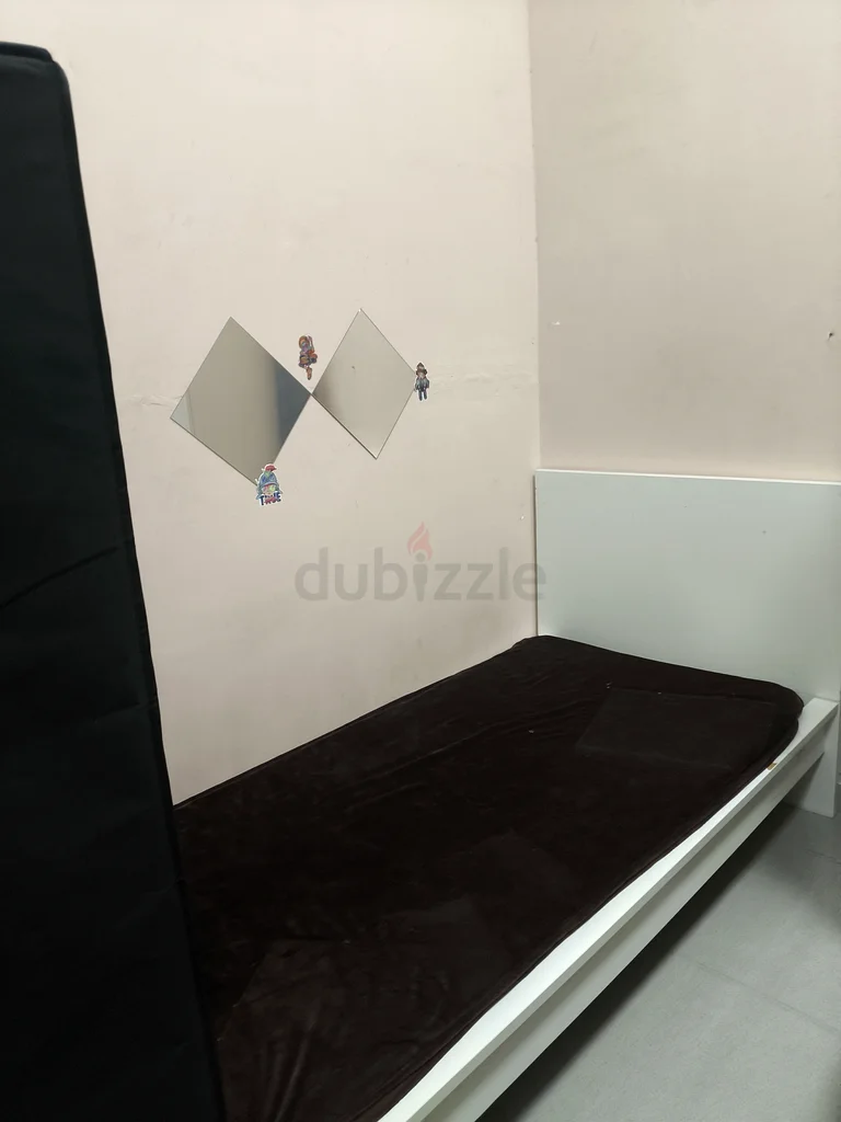 Villa: Partition available in Al Barsha South 2 ( no commission) nearby ...