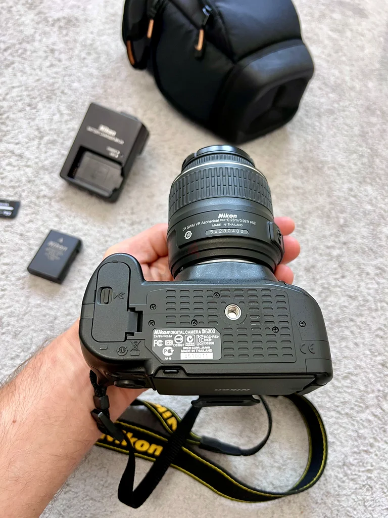 Nikon D5200 DSLR – Like New + 18-55mm Lens + Carrying Case | dubizzle