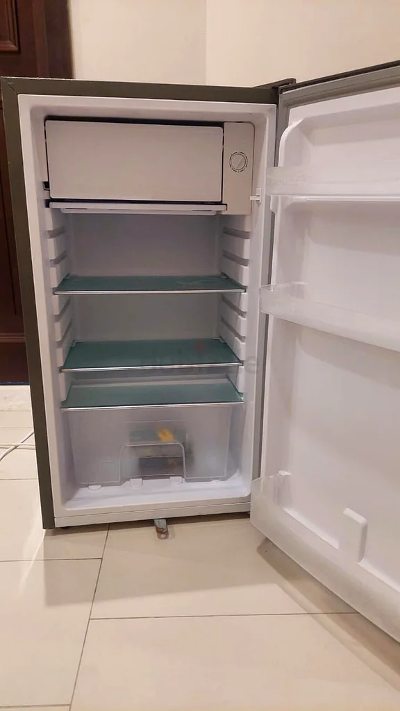 Nikai 125L Gross/90L Net, Single Door Mini Refrigerator, Compact Small ...