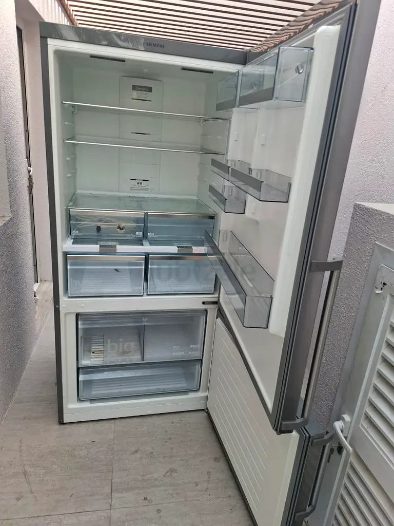 Siemens IQ700 Bottom Freezer Refrigerator latest model slightly Used ...