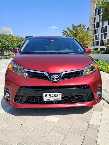 Toyota Sienna Beige for sale in UAE | dubizzle