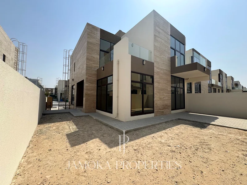 Townhouse: Corner Unit | Brand New Exclusive | Luxury Amenities ...