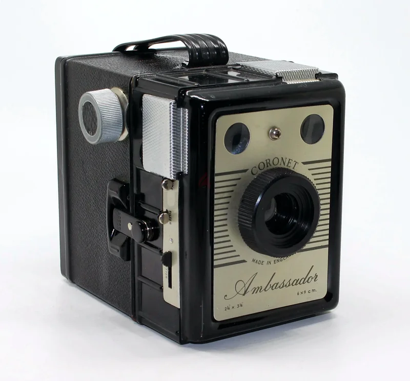 VINTAGE CORONET AMBASSADOR 6 x 9 cm BOX CAMERA RETRO DESIGN 2¼ x 3¼ ...
