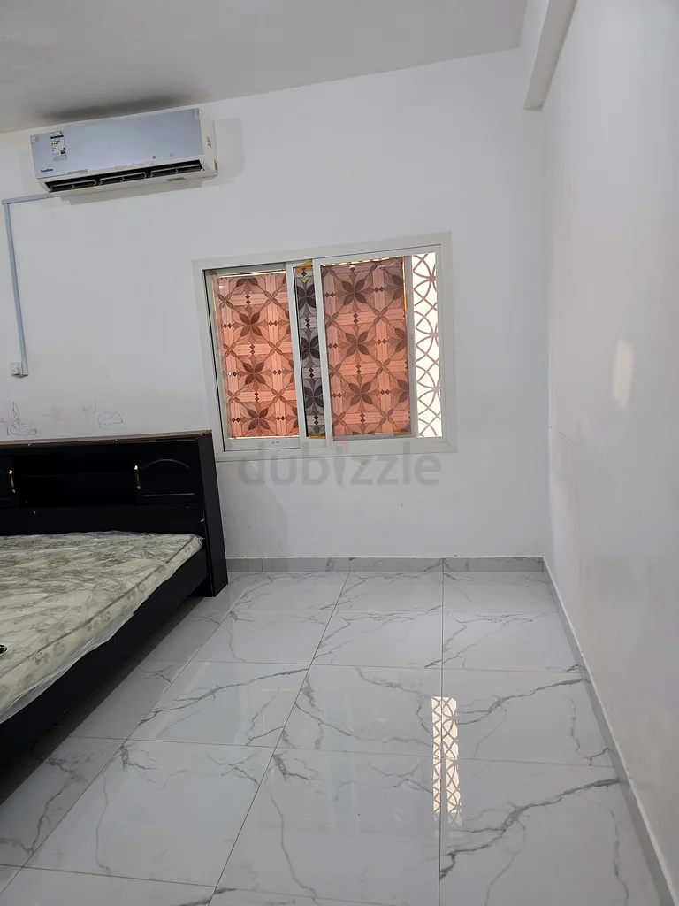 فيلا / بيت للإيجار: Sharing family room near satwa round about | دوبيزل دبي