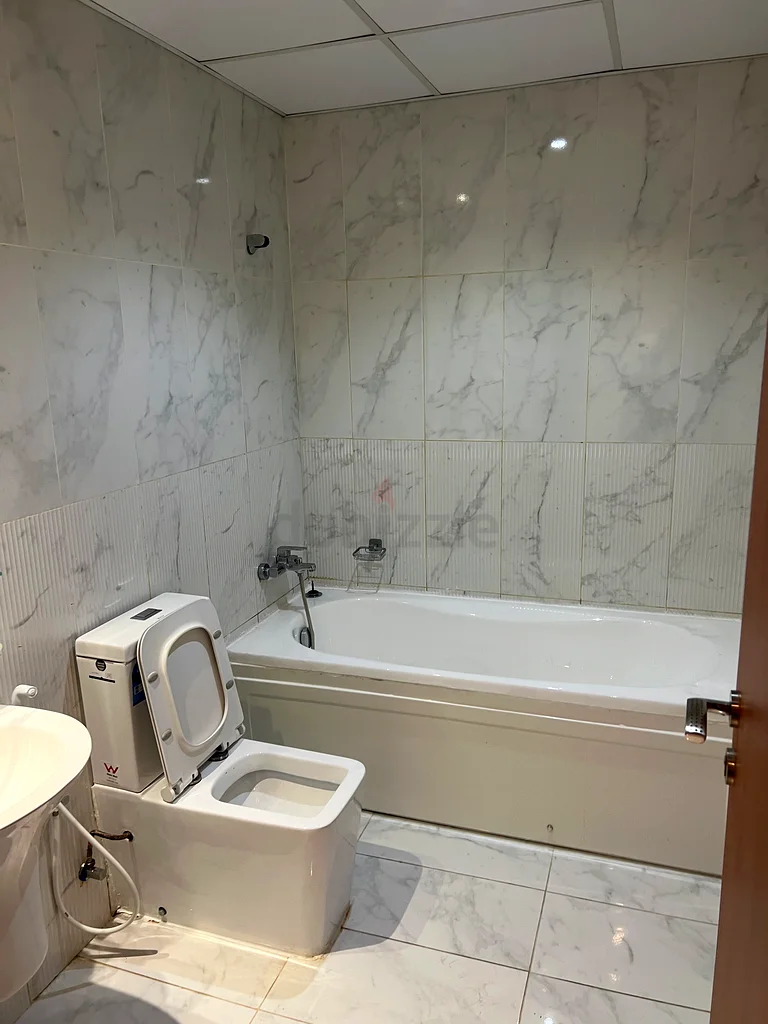 Apartment: Upper Clean bed space available in jvc immediately ...