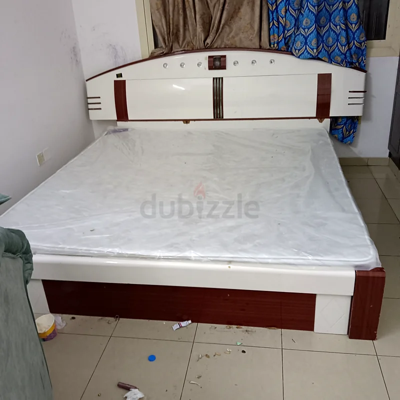 Bed for sale with 2 side table and dressing table | dubizzle Dubai