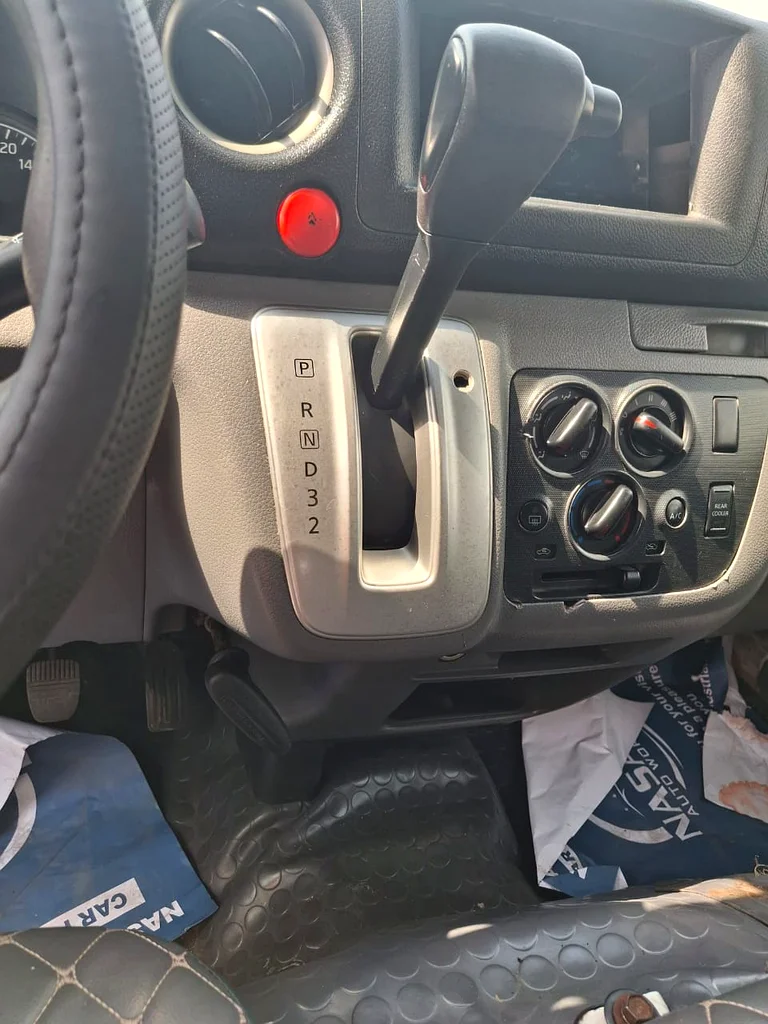 Mitsubishi Fuso // Automatic gear // Gcc space // Full seats // Full ...