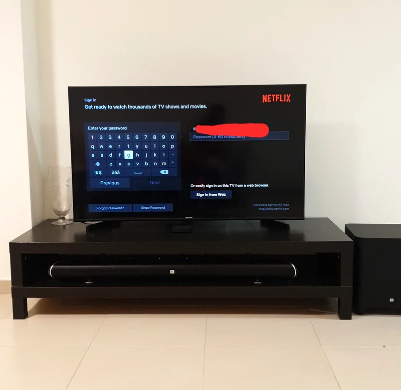 Hisense Smart 55 inch functional TV , need screen repair | dubizzle