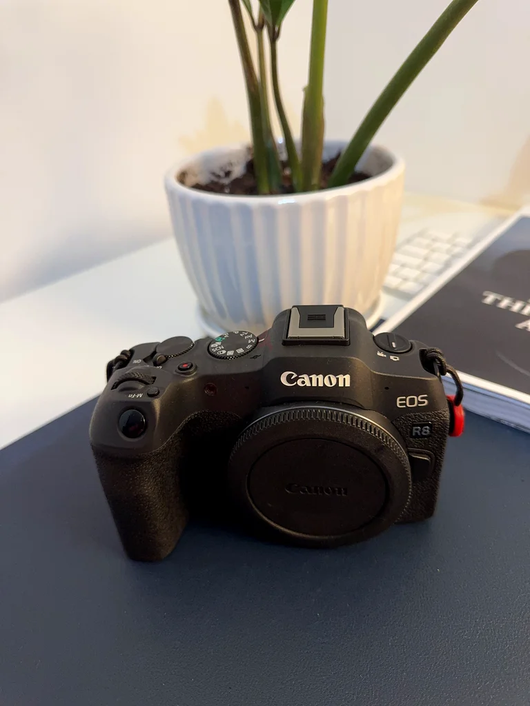 Canon EOS R8 Mirrorless Camera + RF 24-105mm F4-7.1 IS STM Lens | dubizzle