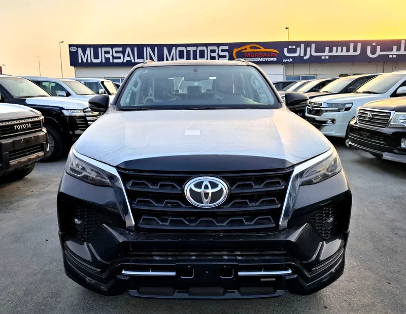 Toyota Fortuner 4.0L SR5 2025 | dubizzle Dubai