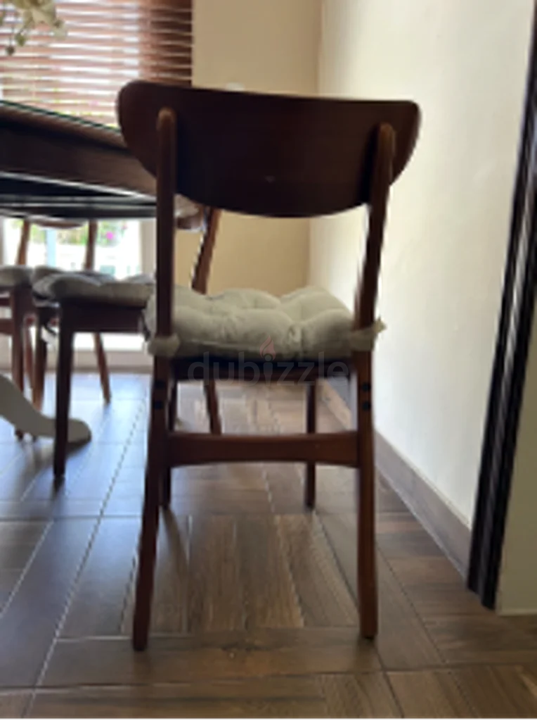 Elegant Round Dining Table with 6 Stylish Chairs | dubizzle