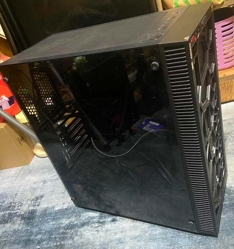 Black Gaming PC Case - Perfect for Your Build! | dubizzle