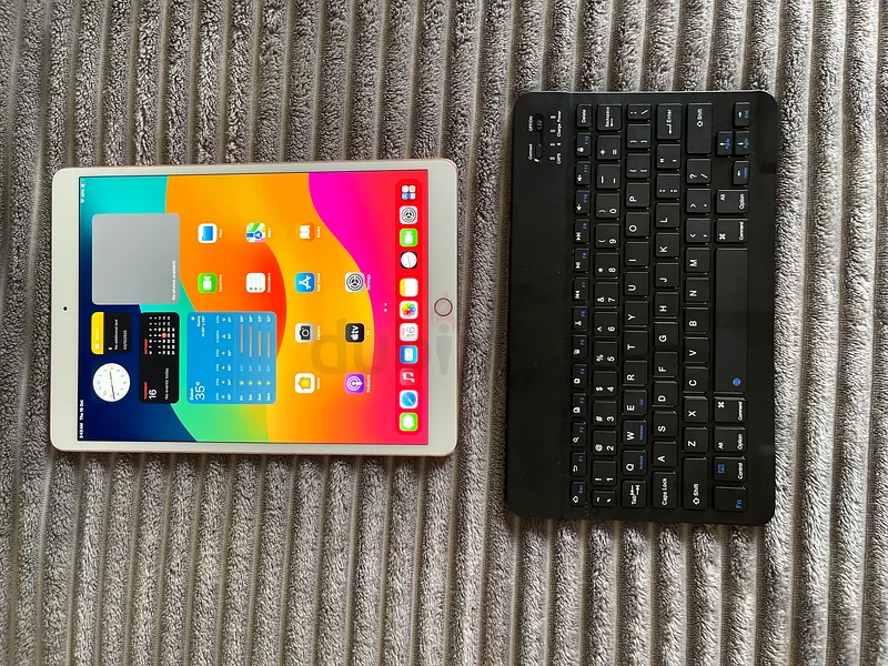 Pad Pro 10.5 -256G Pink with wirless keyboard | dubizzle