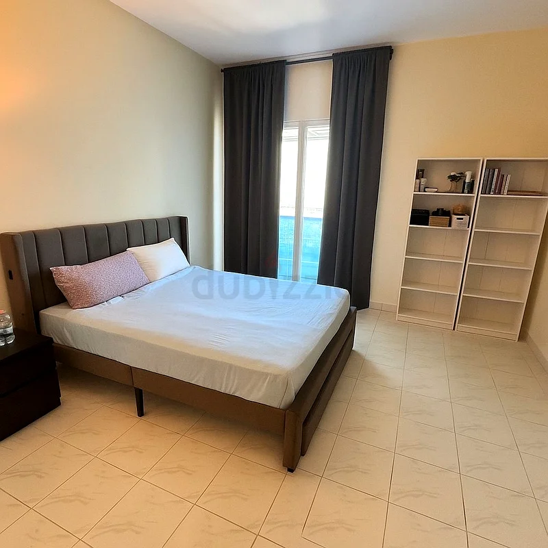 Apartment: Room for Rent in 3-Bedroom Flat – Sahara Tower, Sheikh Zayed ...