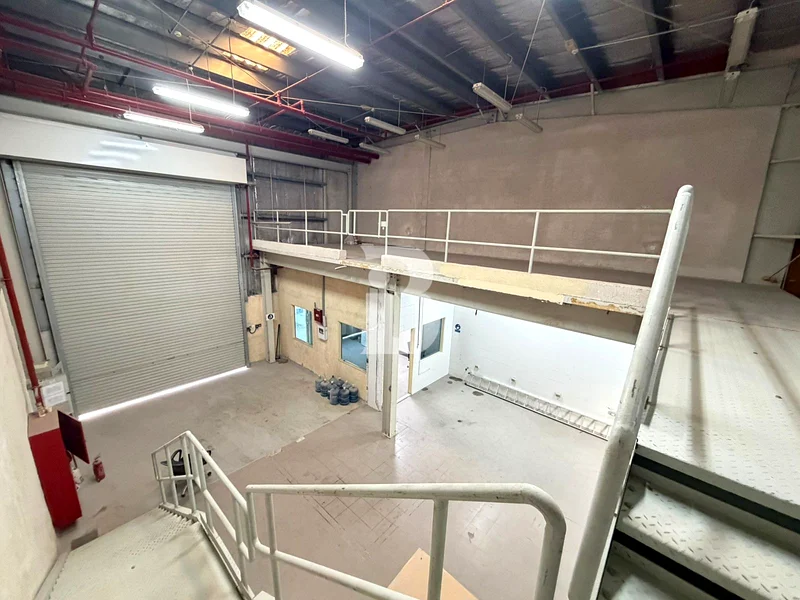 مستودع: 42 KW 1742 Sqft warehouse in Jebel Ali | دوبيزل دبي