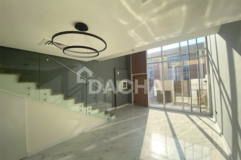 Townhouse: Corner Unit | Large Private Yard | Vacant | dubizzle Dubai