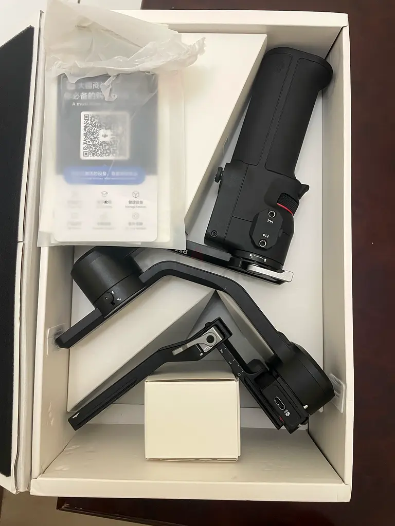 Sony A7iii with 2 battery and 28-70mm kit lens/ Sony 24-70 f2.8 GM ii ...