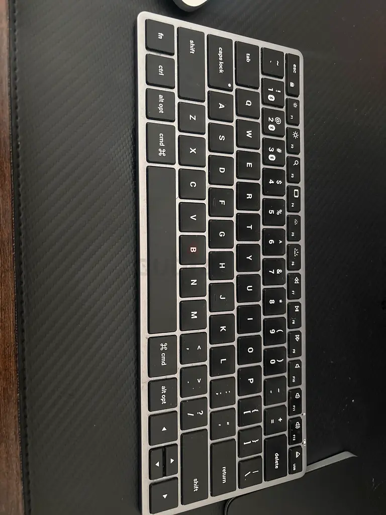 Apple Mac mini M4 (512GB) + Magic Trackpad + Satechi Keyboard + Samsung ...