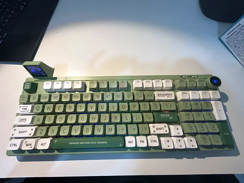 Green RT100 Mechanical Keyboard RGB lights, screen and noise adjusting ...