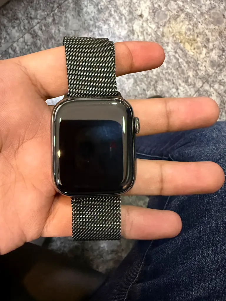Apple watch series 8 45 mm stainless steel price 2000 Aed | dubizzle
