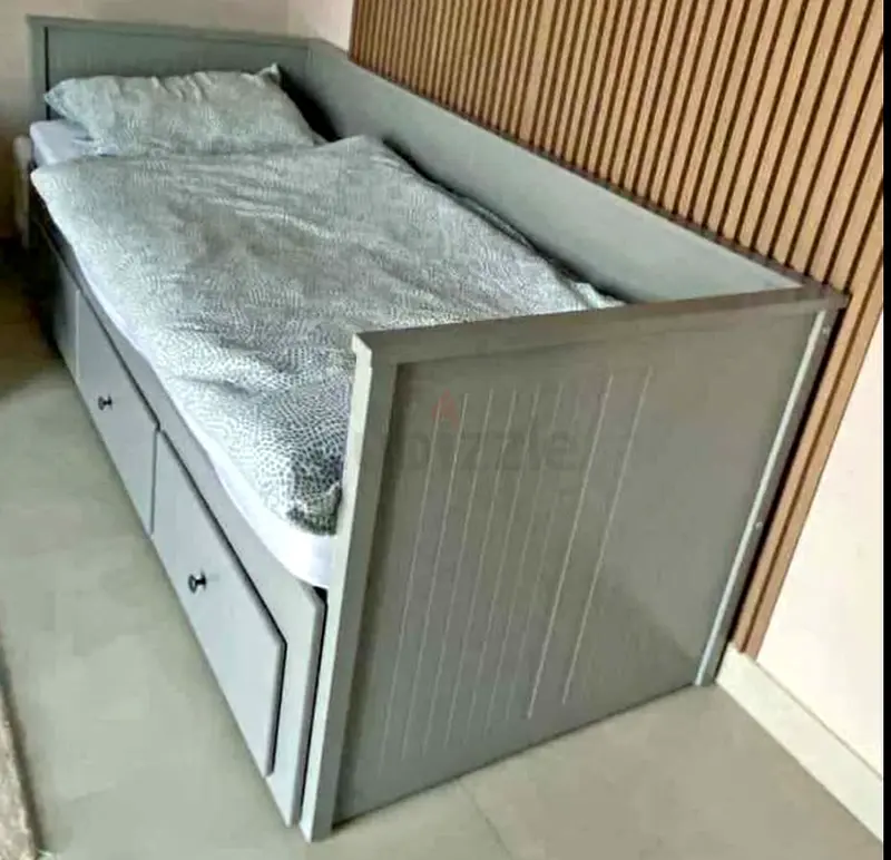 Ikea Hemnes Daybed Frame With 2 Matress 3 Storage Drawers underneath ...