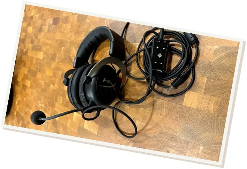 Laptop Gamer set: HyperX Headset + Bed tray table | dubizzle Dubai