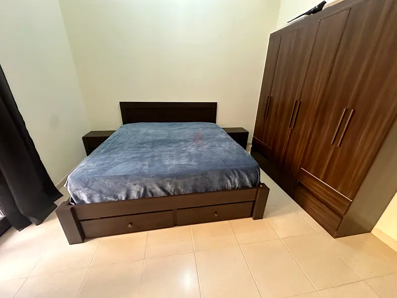 Modern king size bedroom set (6 pieces) 1700 aed | dubizzle Dubai