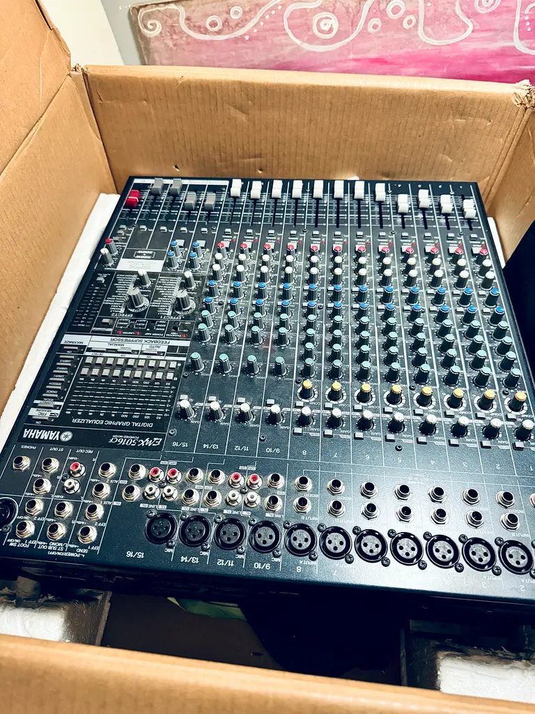 Powered mixer - Yamaha EMX 5016CF Passive speakers - Yamaha S115V ...