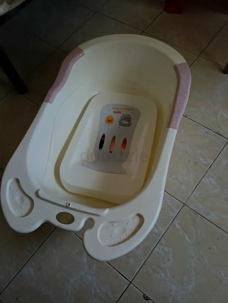Gently Used Baby Bathtub for Easy Bath Time | dubizzle Sharjah